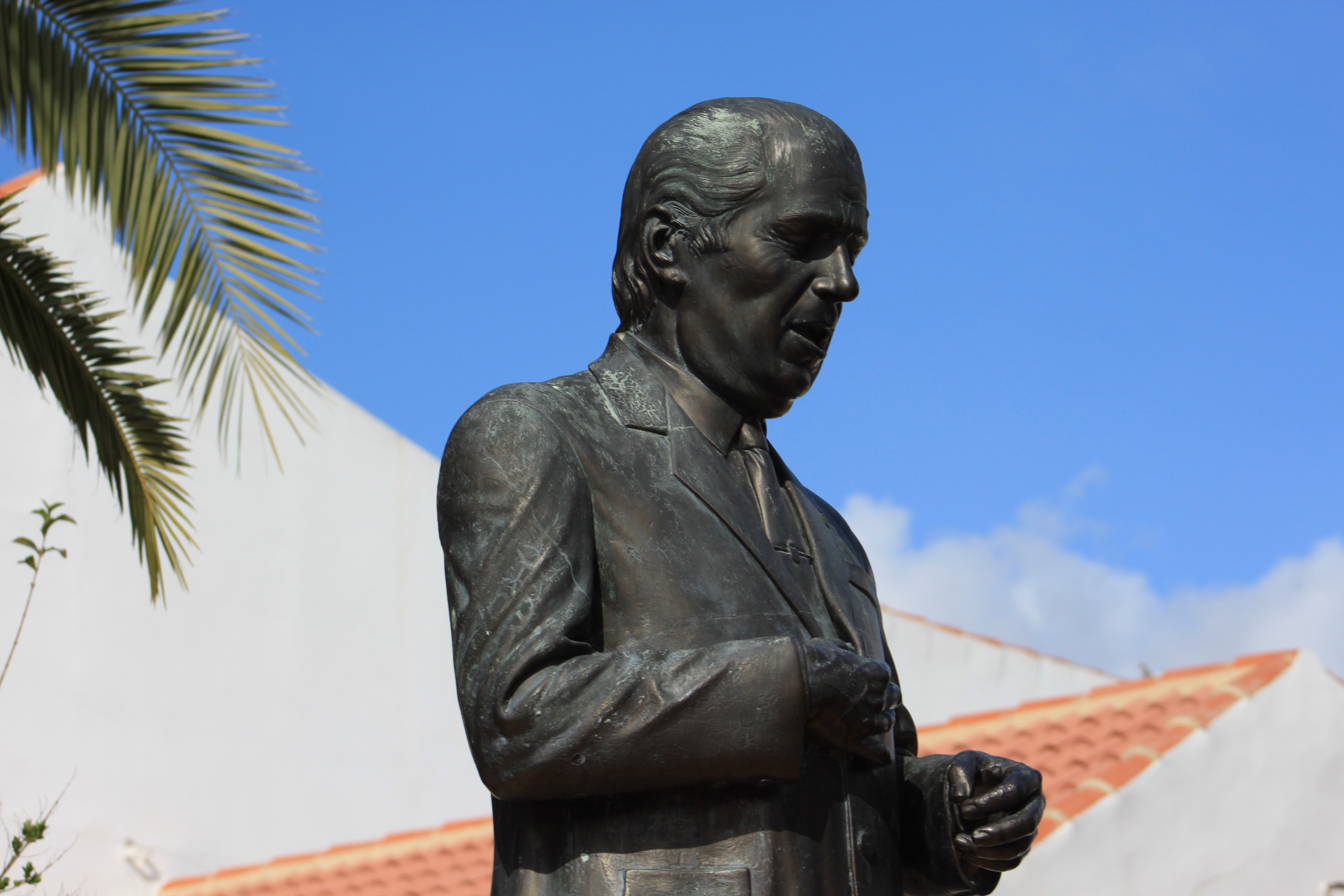 Monumento a “Paco Toronjo” en El Alosno. – Alosnocultura